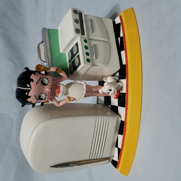 Betty Boop | Accents | Betty Boop 203 Kiss The Cook Spoon Holder ...